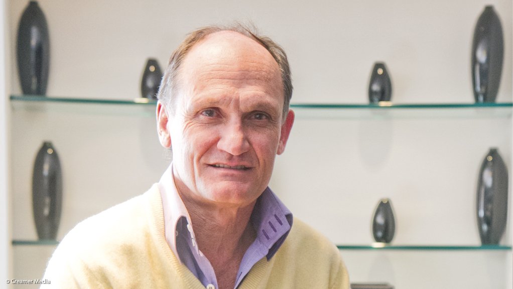 Knott-Craig returns in muted role, Dos Santos takes the lead