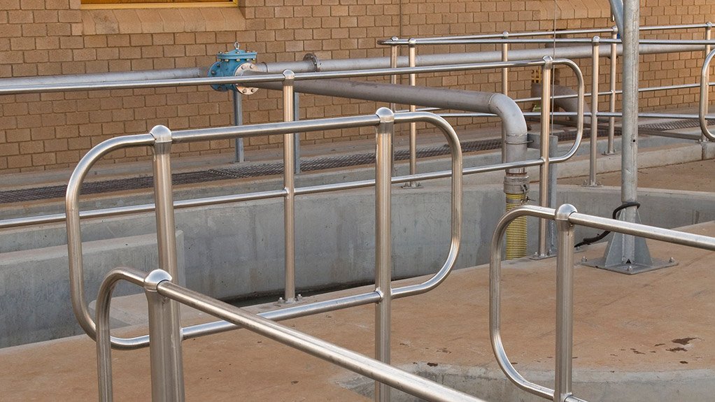 Mentis Stainless Steel Handrailing Ideal For Corrosive And Damp ...