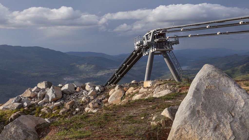 Ropeway system links mining areas