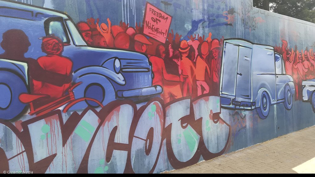 City unveils S-bend mural on Louis Botha avenue