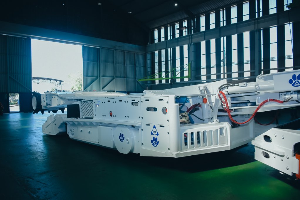 New remote-controlled continuous miner supplied to India