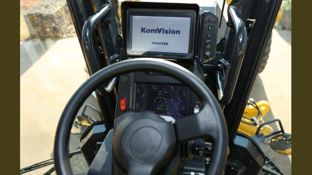 Komatsu introduces GD955-7R motor grader