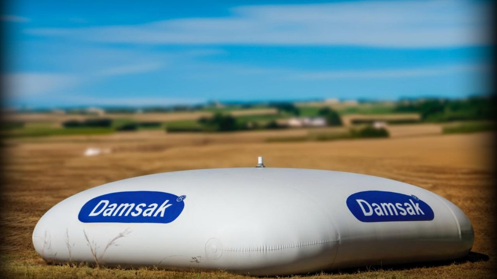 Bladder reservoir offers portable, large capacity water storage